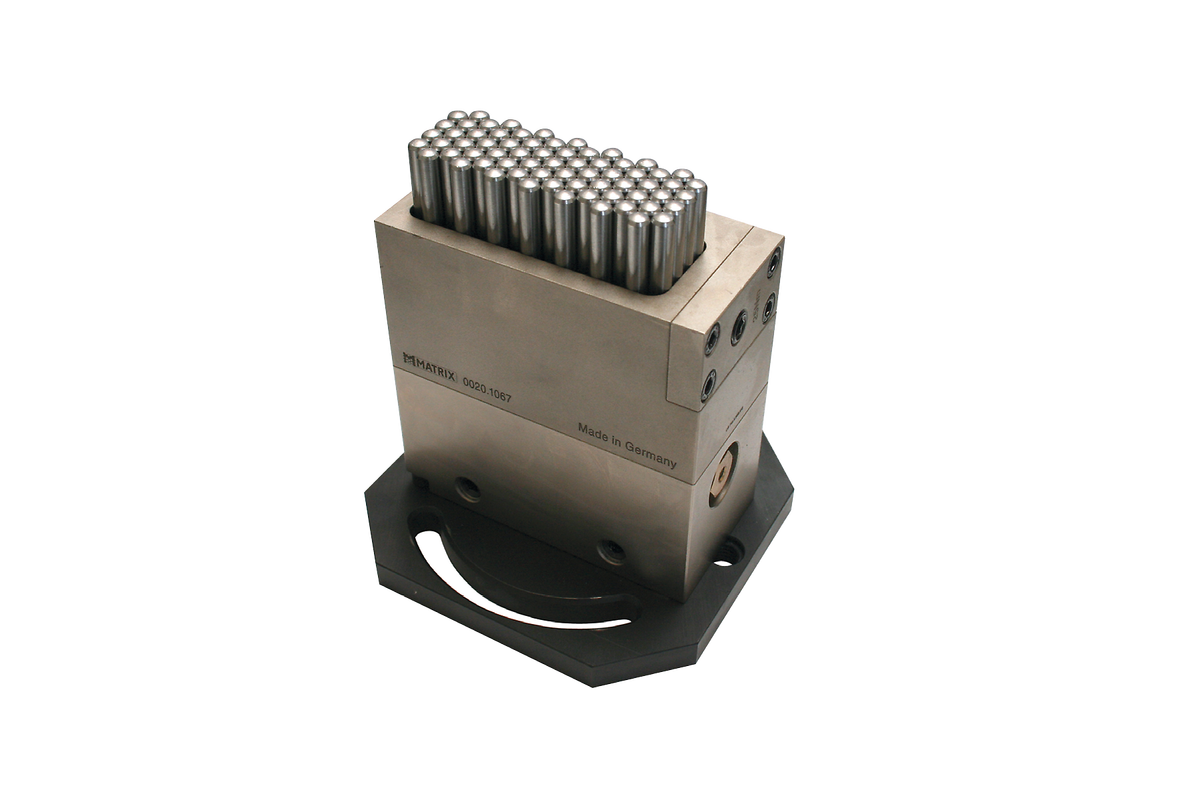 Power clamping systems for large cutting machines - Clamping Tools ...